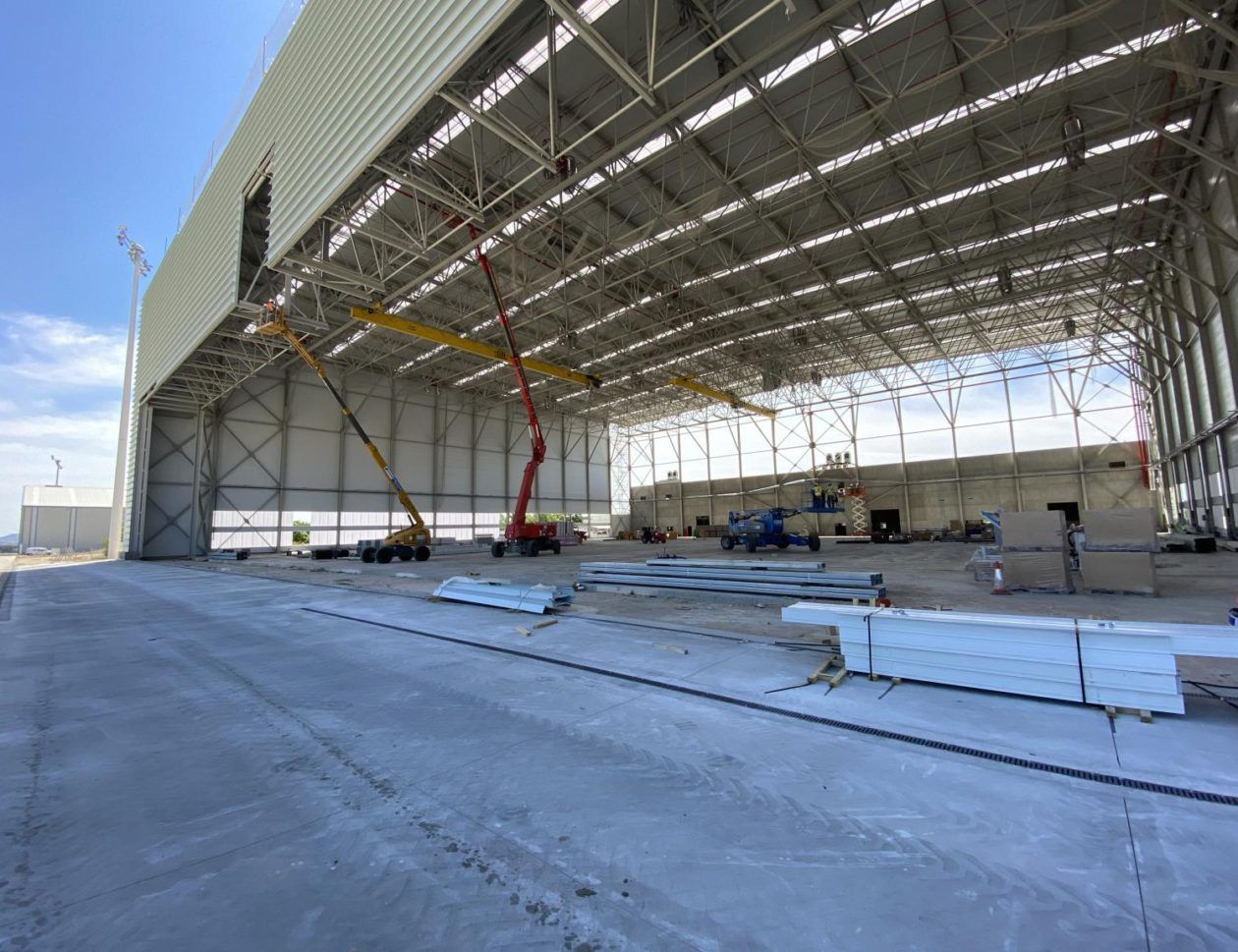 Hangares para aviones con estructura de acero.