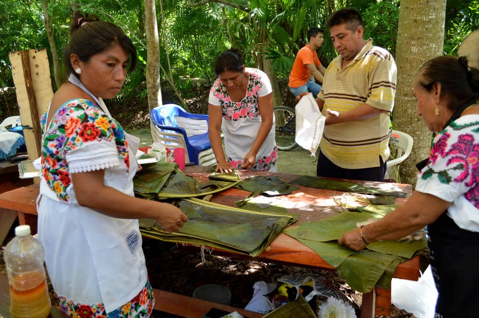 Receta Completa para preparar el Mucbipollo tradicional de Yucatán