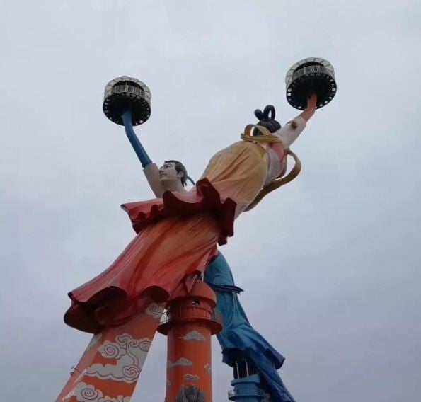 Monumentos en acero: "Flying kiss"