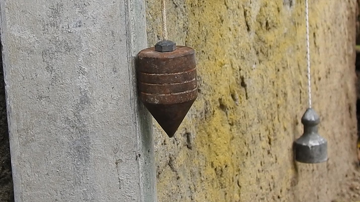 ¿Qué es una plomada de acero?