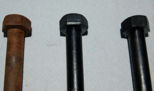 Pavonado, recubrimiento para superficies metálicas.