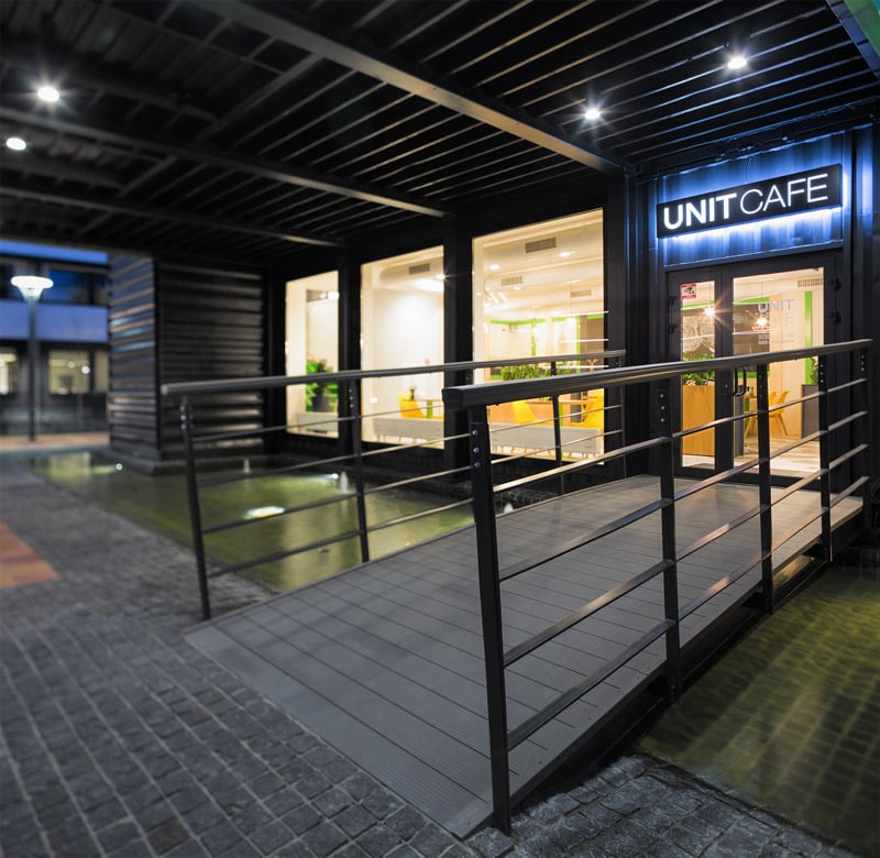 Unit Café: una cafetería hecha con contenedores.