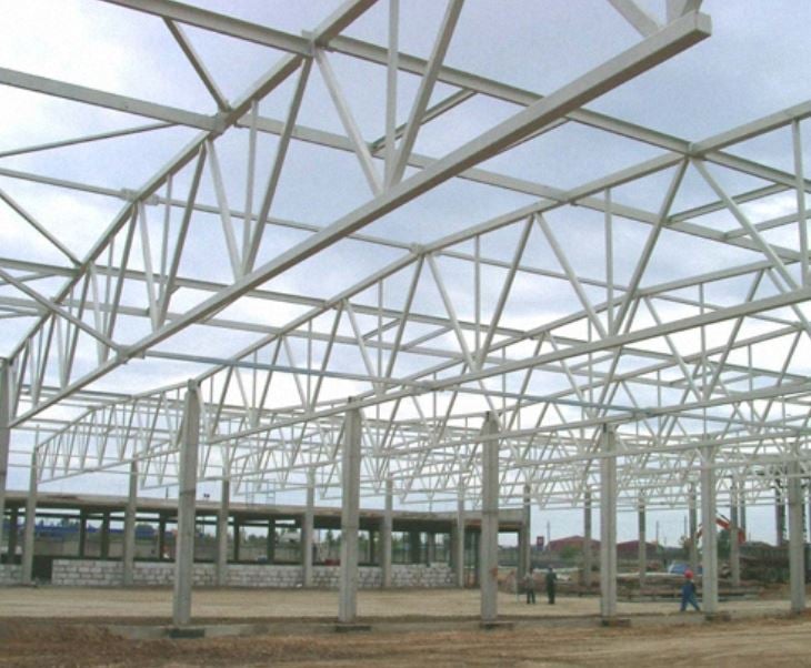 Cerchas en construcción.