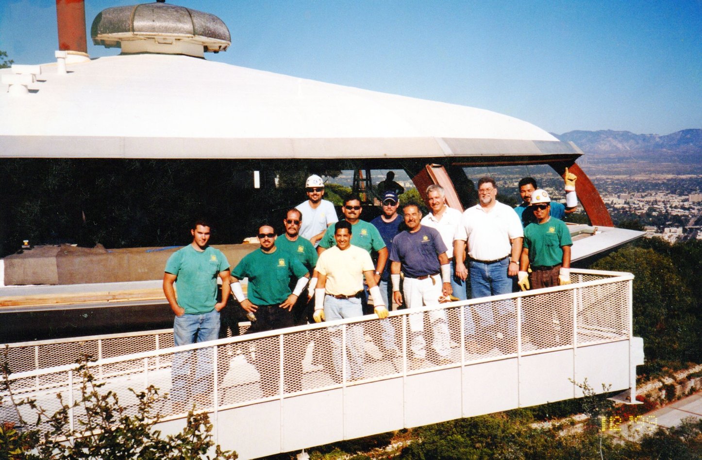 Casa flotante en las montañas de Hollywood.