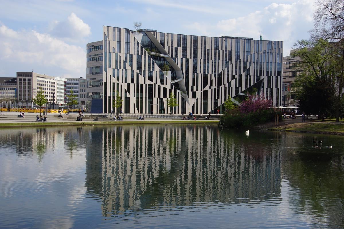 Arquitectura Urbana y sustentable: Kö-Bogen