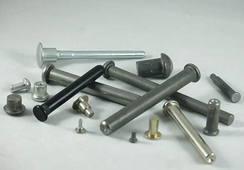 ¿Qué partes componen los remaches?