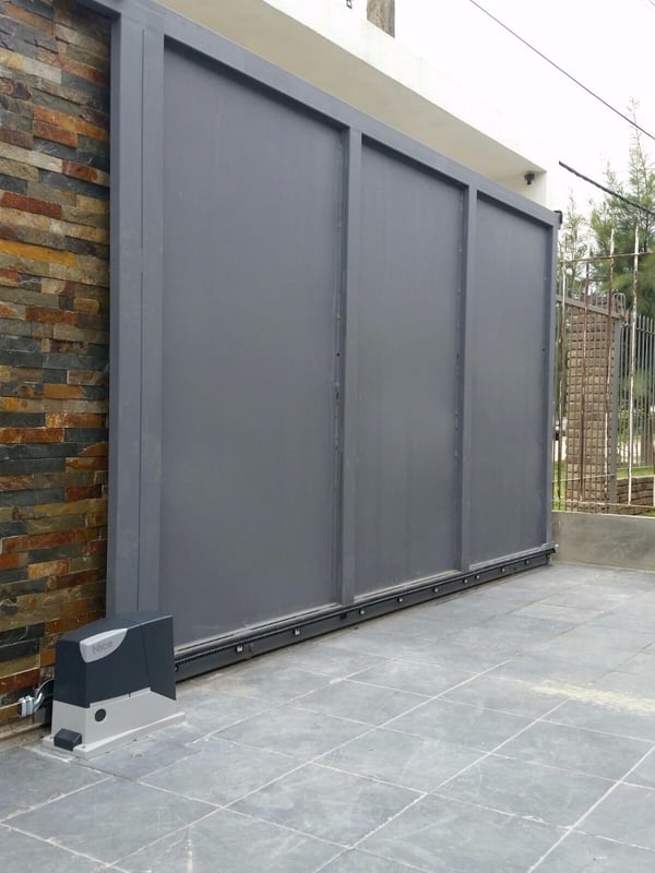 RIEL 1500 y carretillas para portones corredizos