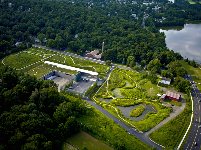 Parque y planta de aguas residuales