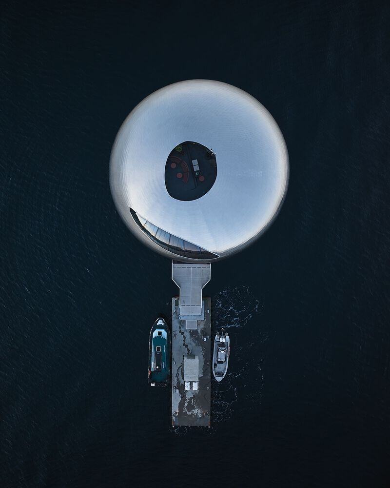 Restaurante en medio del mar.